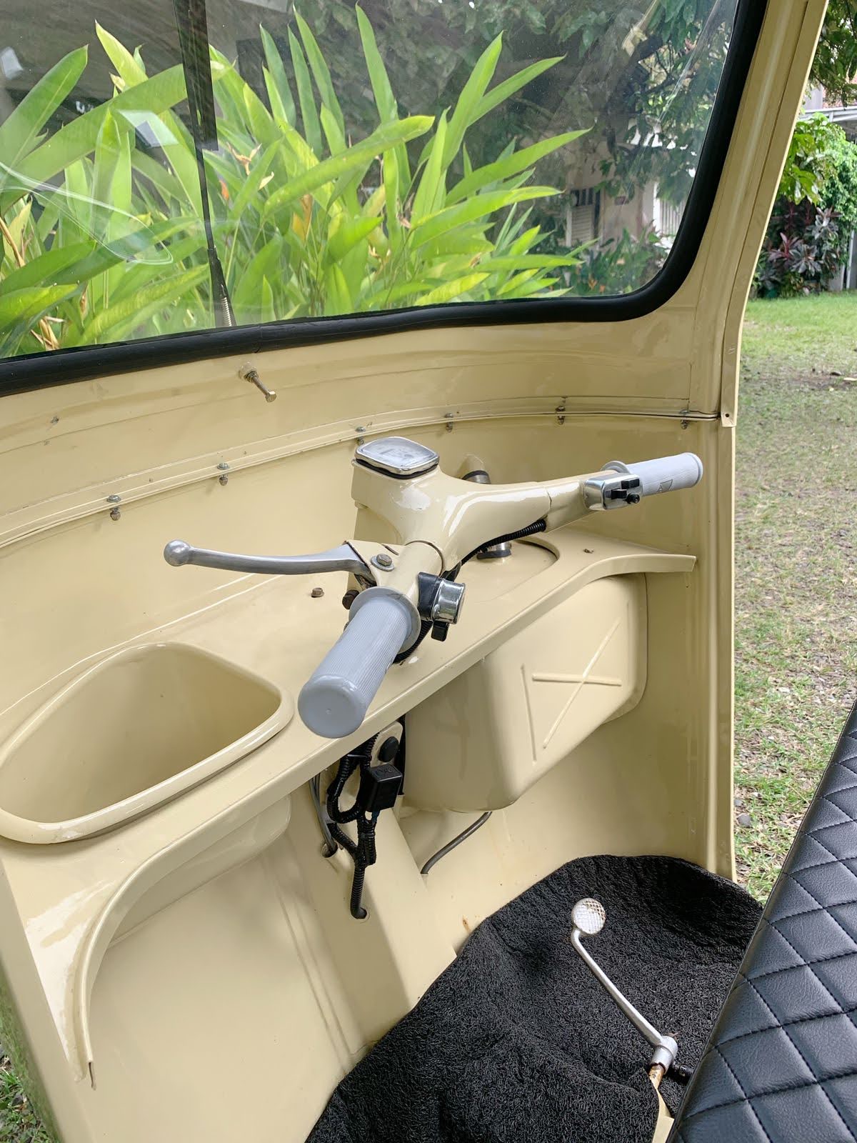 Ape Bajaj Cream Pickup – Classic 3-Wheeler | Scooter99
