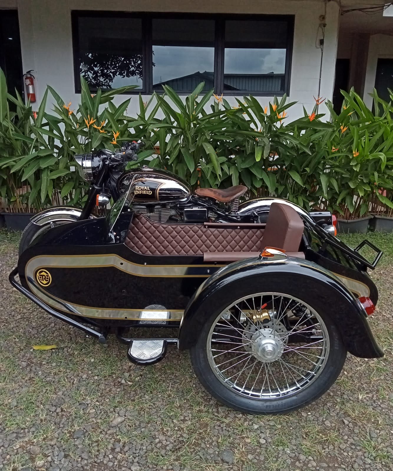 Royal Enfield Sidecar – Black & Gold Classic Touring Edition | Scooter99
