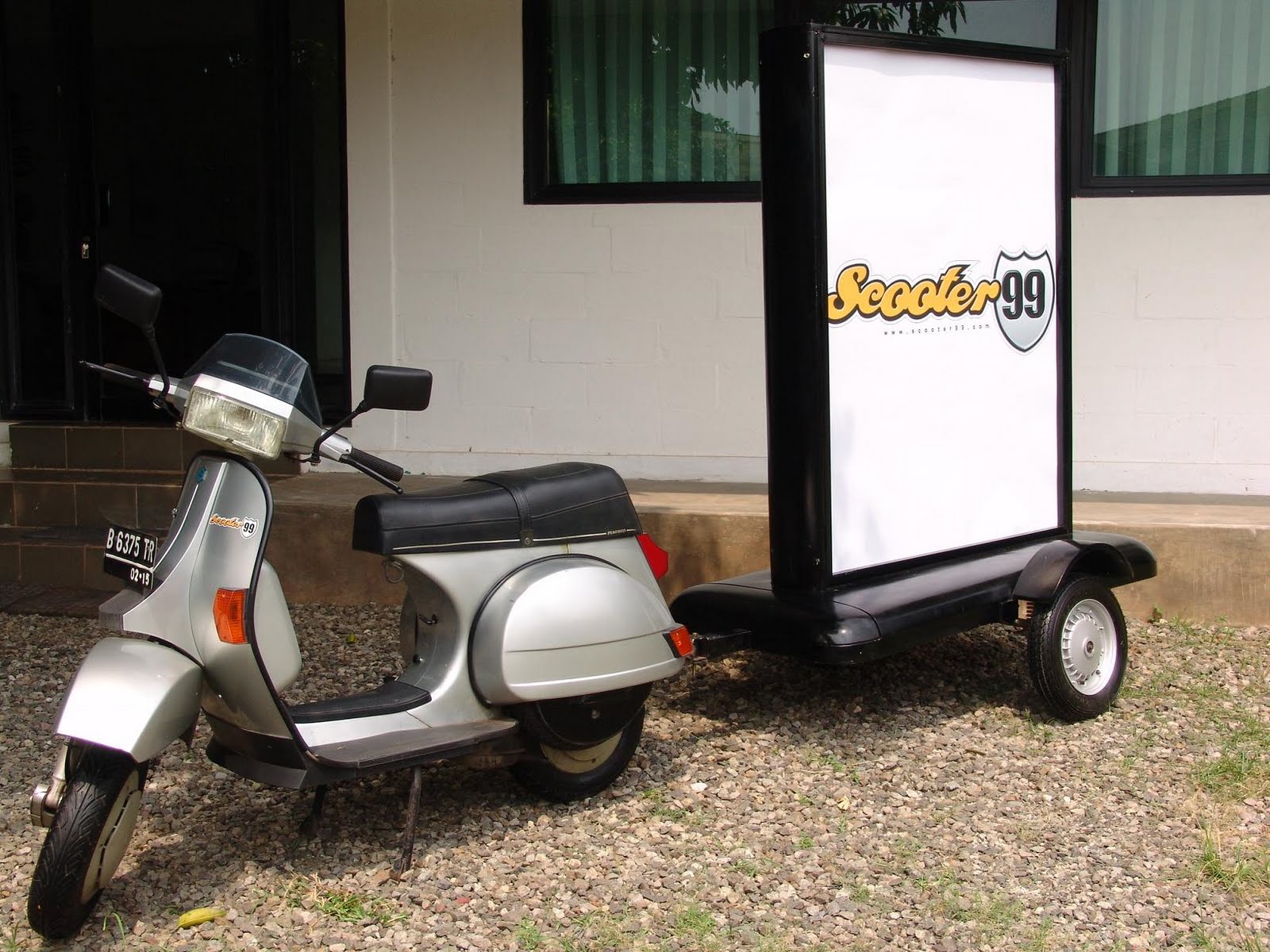 Strategic Vespa Trailers and the Art of Increasing Brand Visibility ...